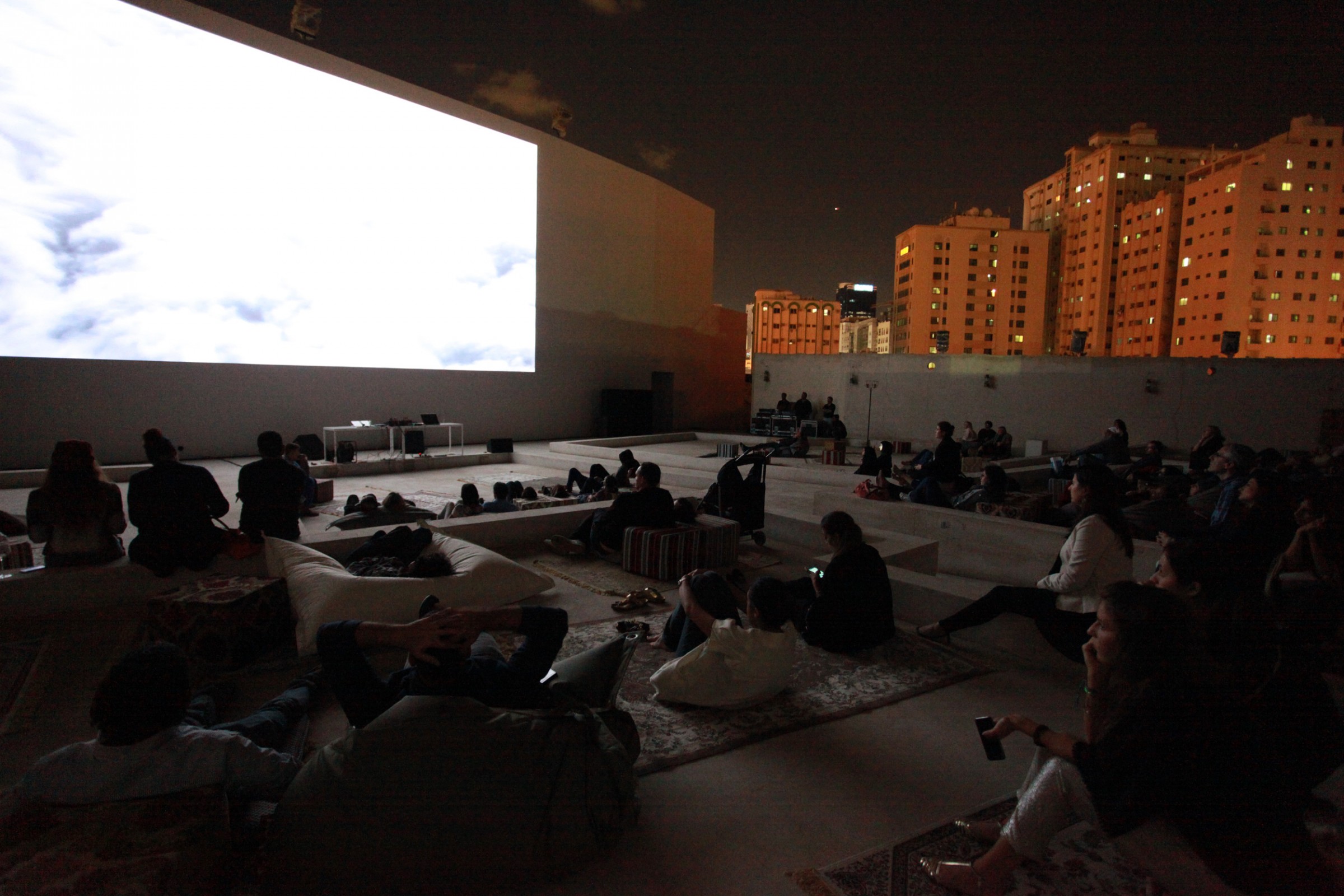 Dubai: Art Week - Fluoro