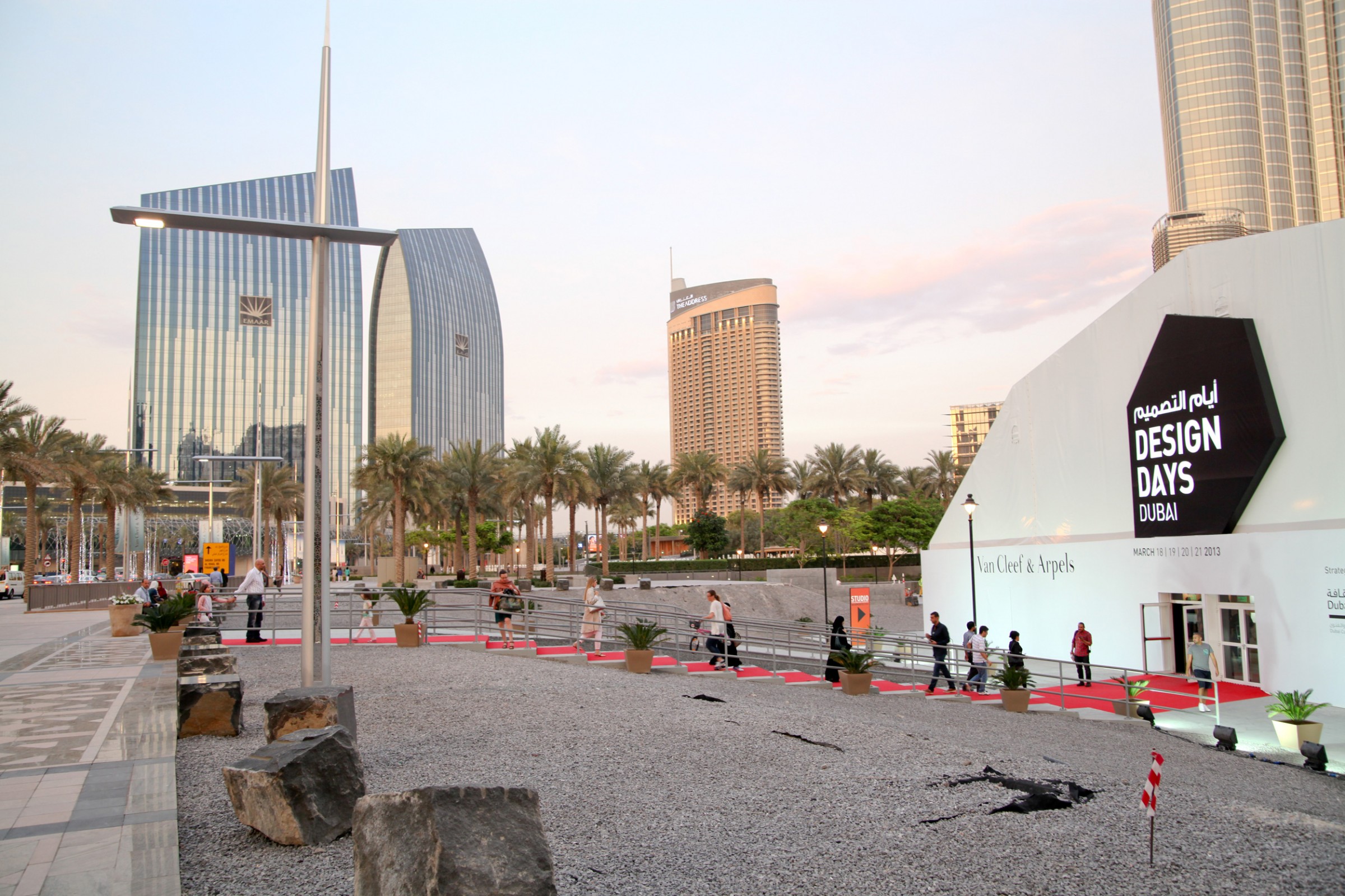 Dubai: Art Week - Fluoro